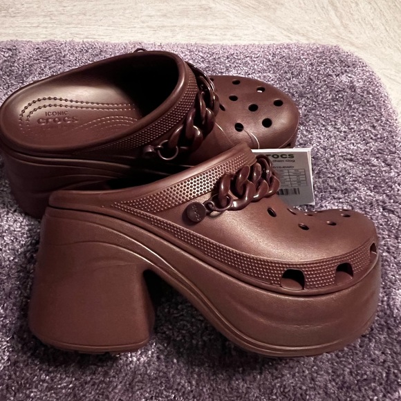 CROCS | Shoes | Crocs Women 7 Chain Accent Clog 36 Heel Crocs Iconic ...